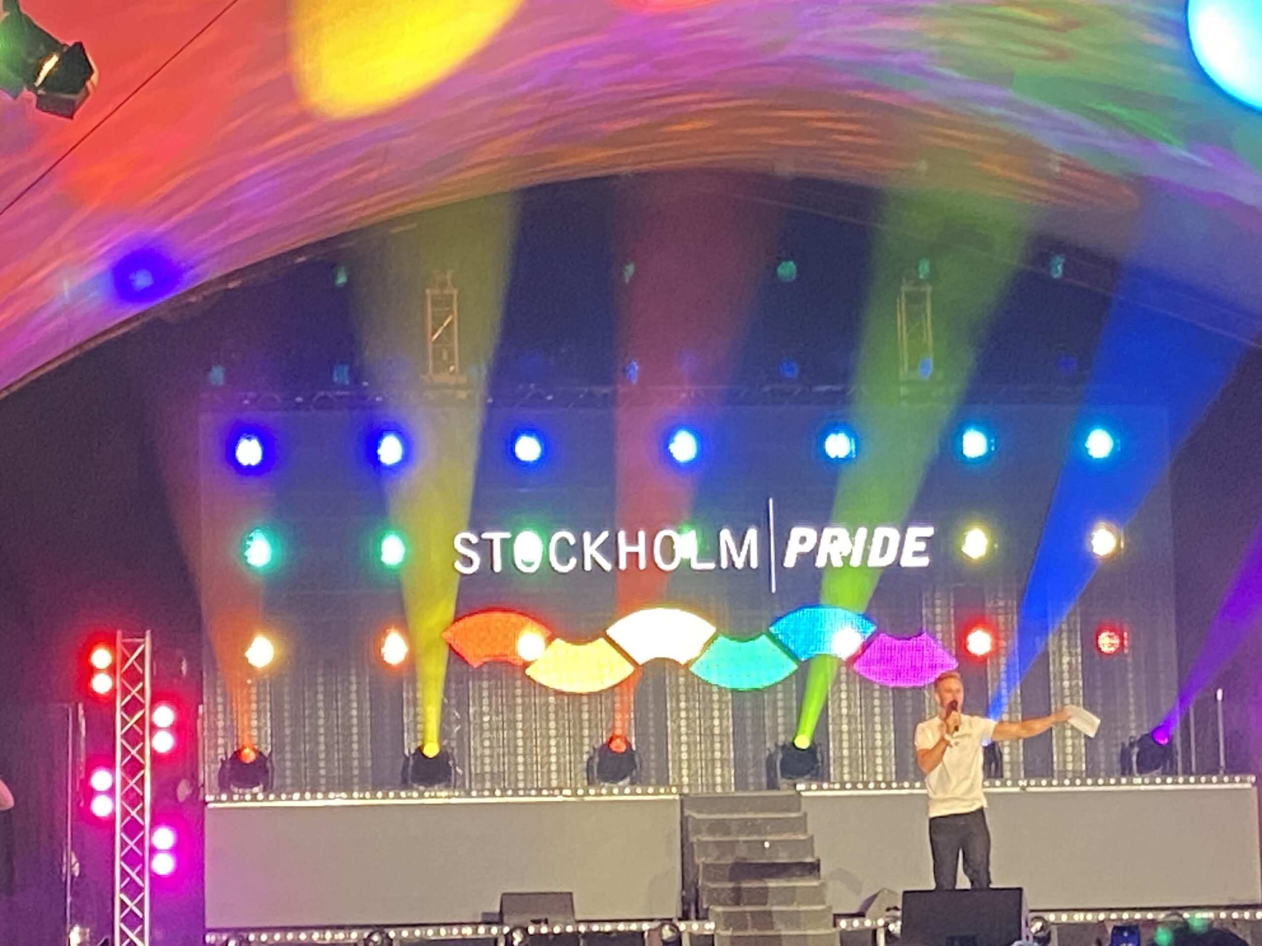 Regeringen deltog i Stockholms Prideparad - Magasin DIKKO